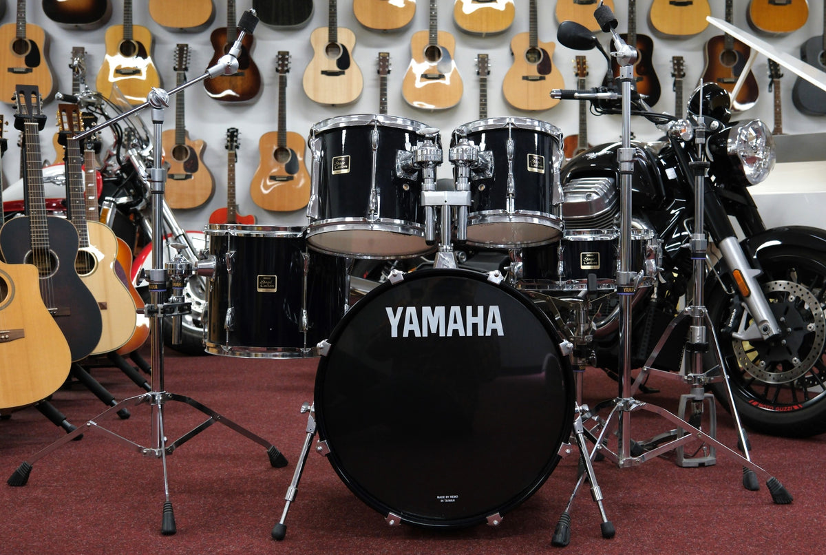 Yamaha Drumset Stage Custom in Schwarz, Birch Shells (Birkenholzkessel ...